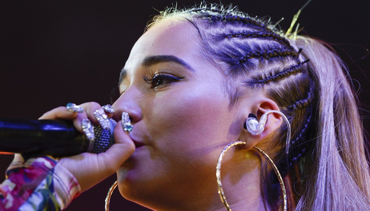 Princesa Alba estrenó su esperado disco debut "Besitos, cuídate ...