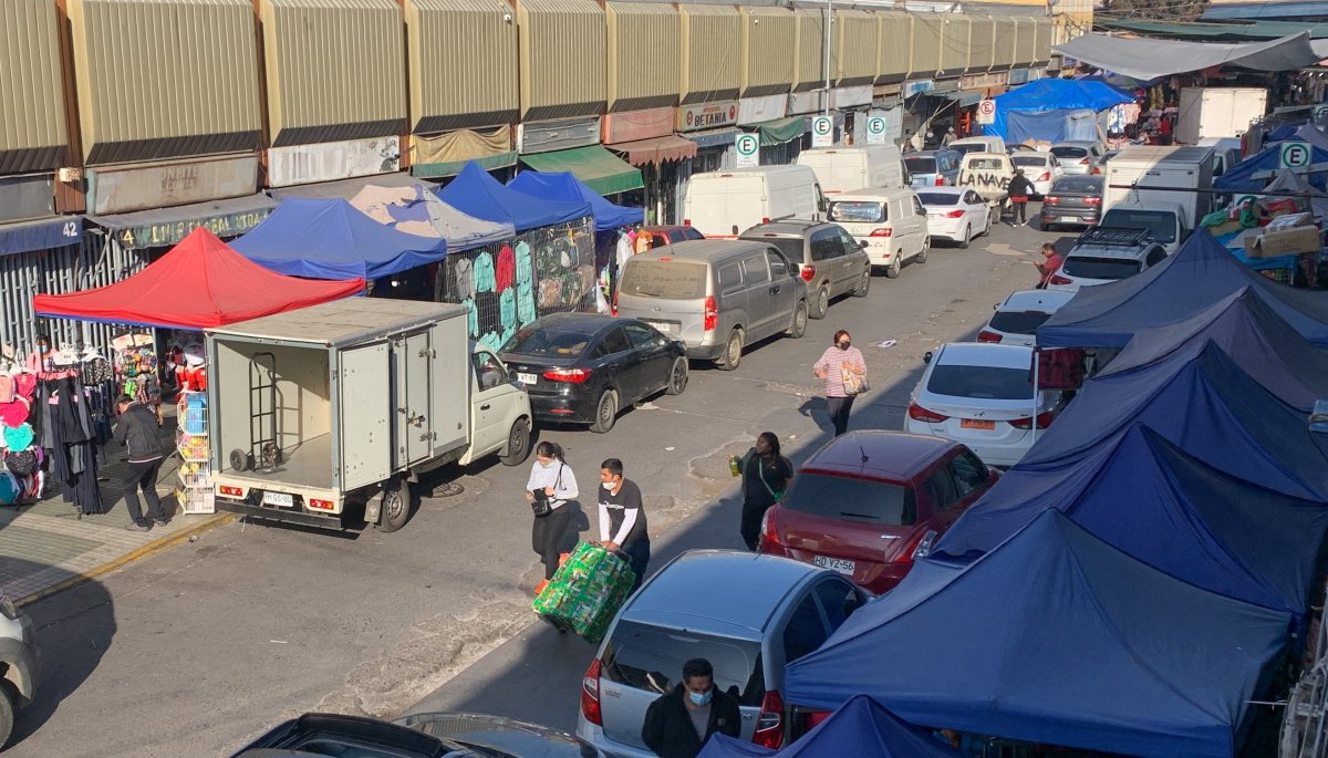 Carabineros retiró más de 50 toldos azules del barrio Meiggs | Diario Usach