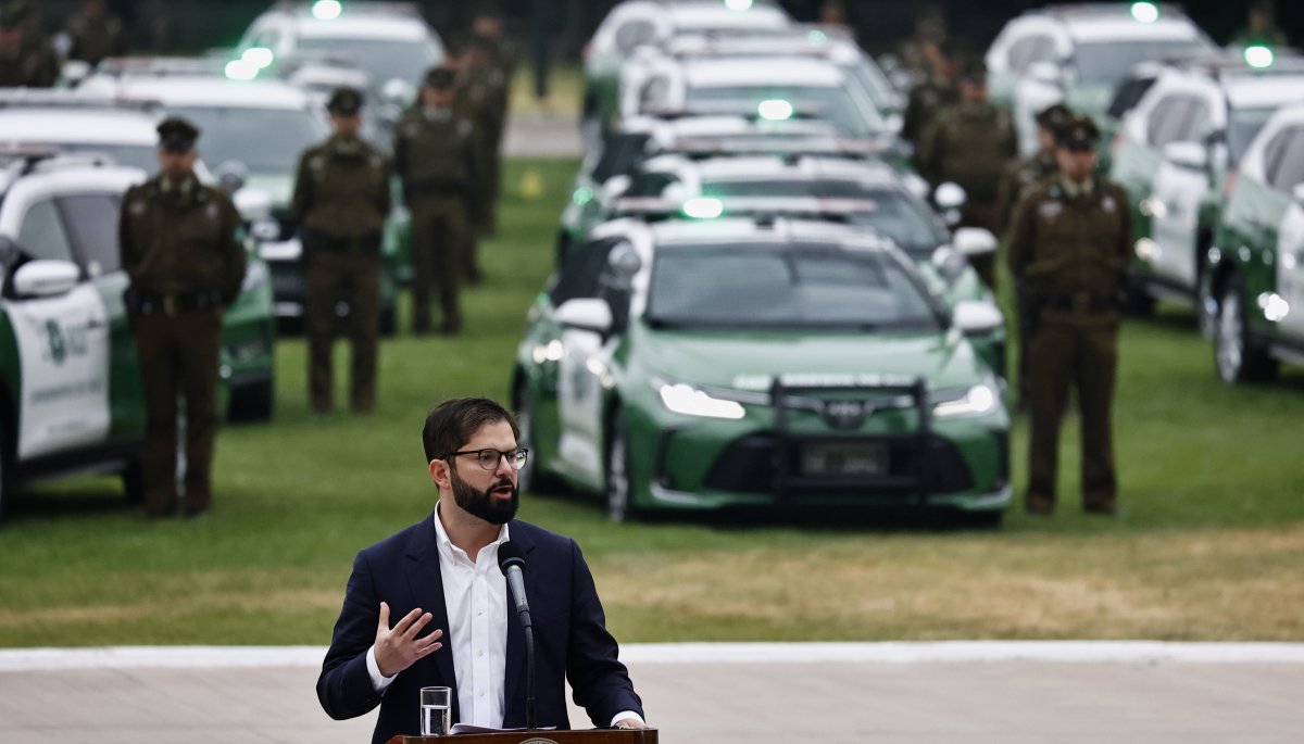 Presidente Gabriel Boric entrega 236 vehículos nuevos a Carabineros ...