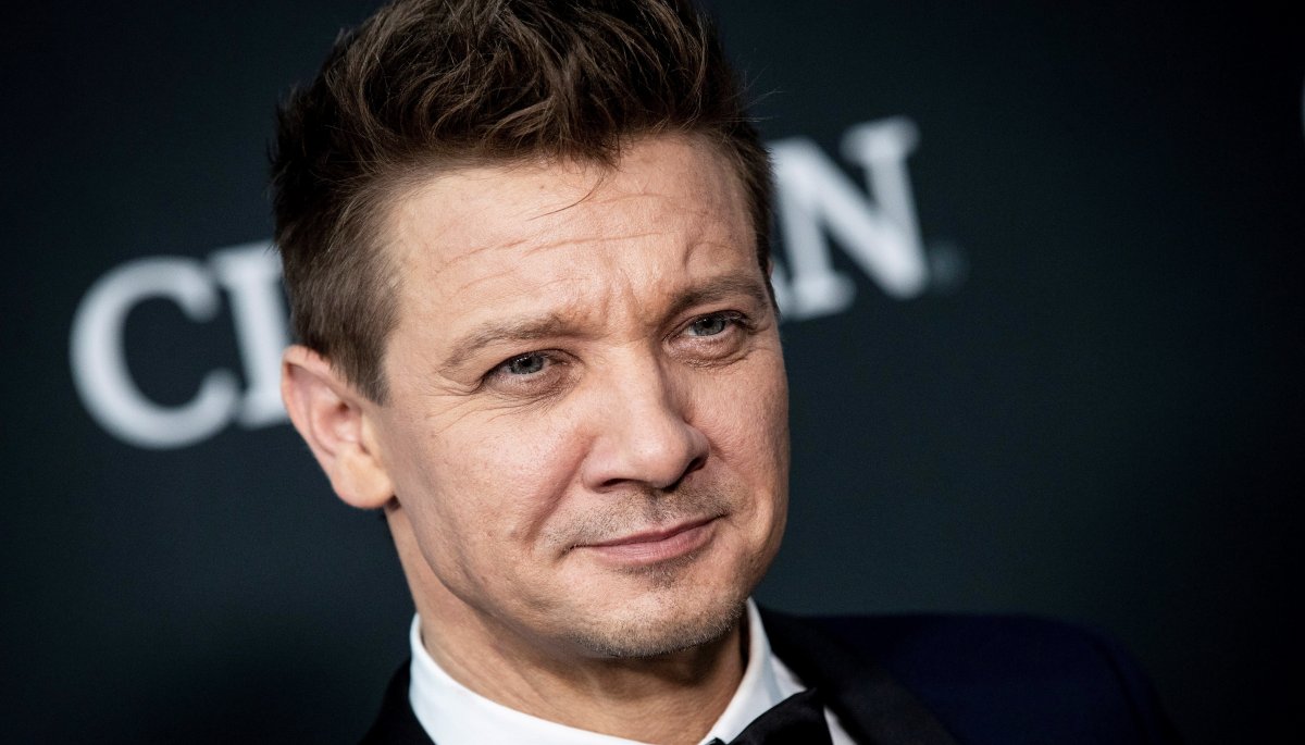 Jeremy Renner se encuentra en una situación "crítica pero estable" tras ...