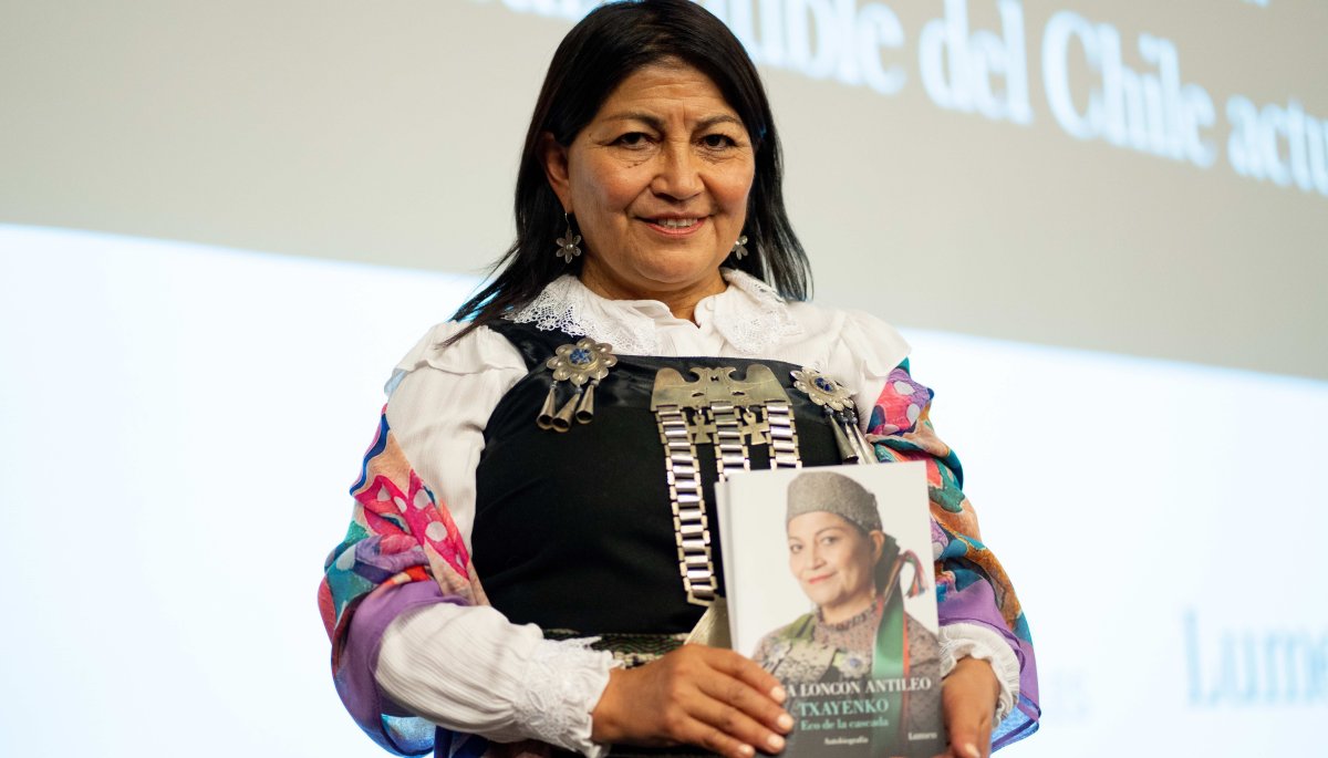 Elisa Loncon realizó emotivo lanzamiento de su libro “Txayenko ...