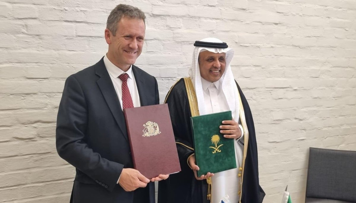 Chile y Arabia Saudita firman acuerdo para facilitar vuelos comerciales ...