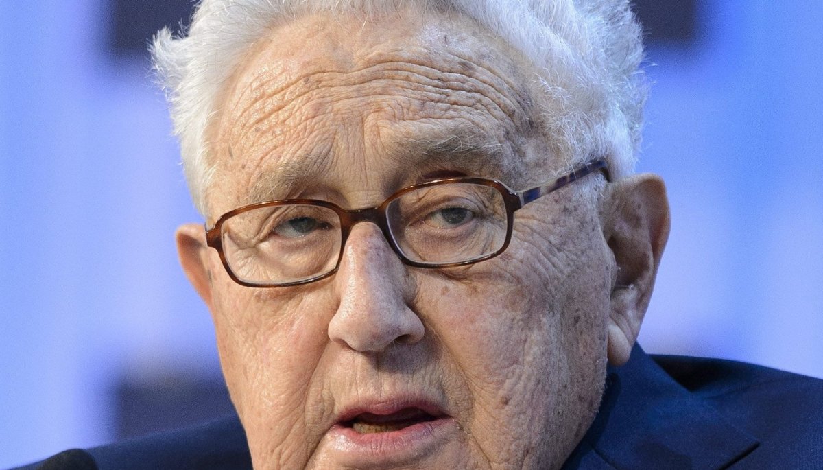 Muere Henry Kissinger, el controvertido Nobel de la Paz que apoyó el ...
