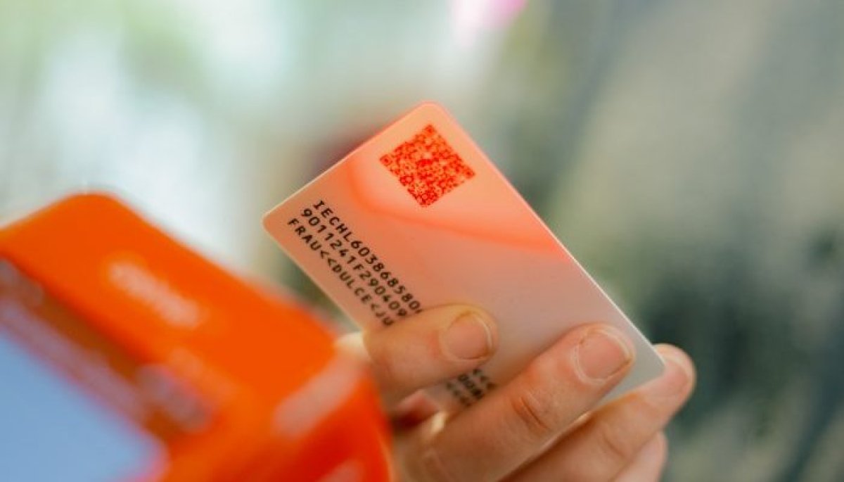 Pagar con carnet: ¿Qué tan seguro es y por qué es vital proteger el QR ...